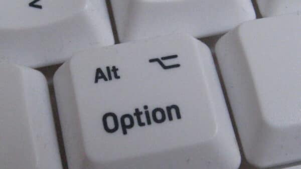 دکمه option key در مک | کاربردها و میانبرهای مهم macOS